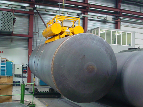 Vacuum manipulators for pipe handling - lifting the pipes in a ...