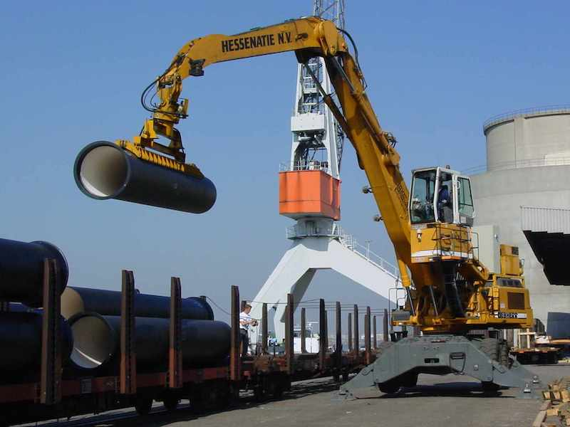 Vacuum manipulators for pipe handling - lifting the pipes in a ...