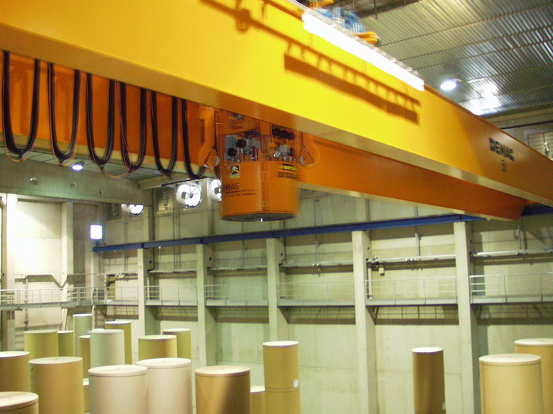 Vacuum manipulators for handling paper rolls - lifting the paper rolls ...