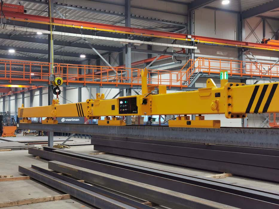 Magnetic traverse for lifting profiles, loading and unloading of ...
