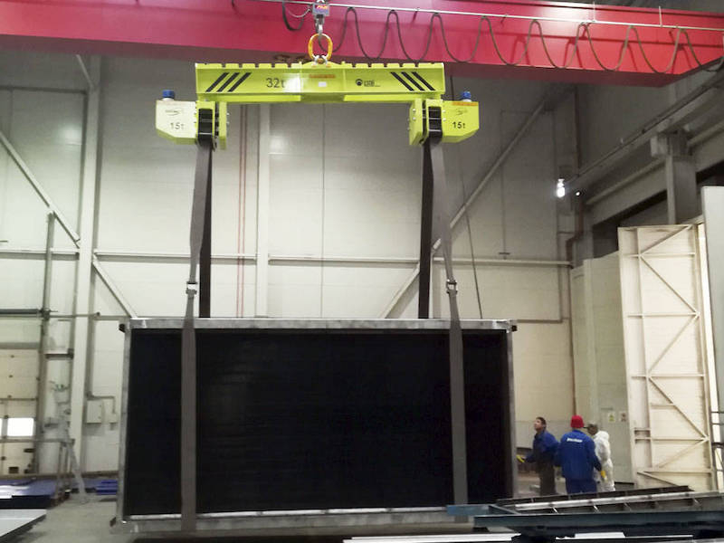 Rotating lifting beam for turning heavy loads | Conncept.cz