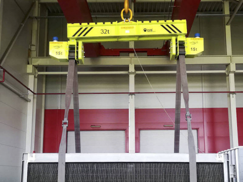 Rotating lifting beam for turning heavy loads | Conncept.cz